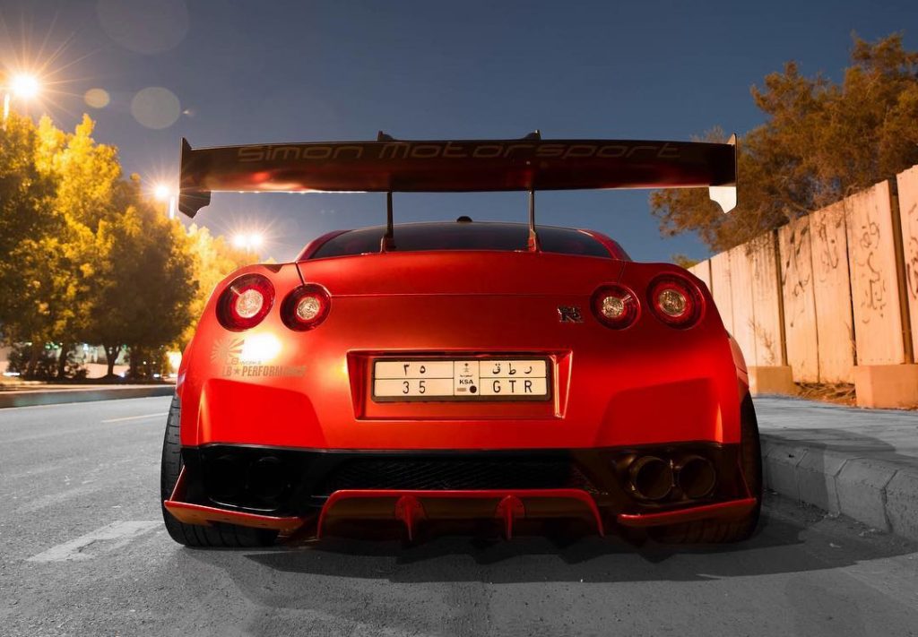 红色宽体改装战神GTR R35 | 咱车